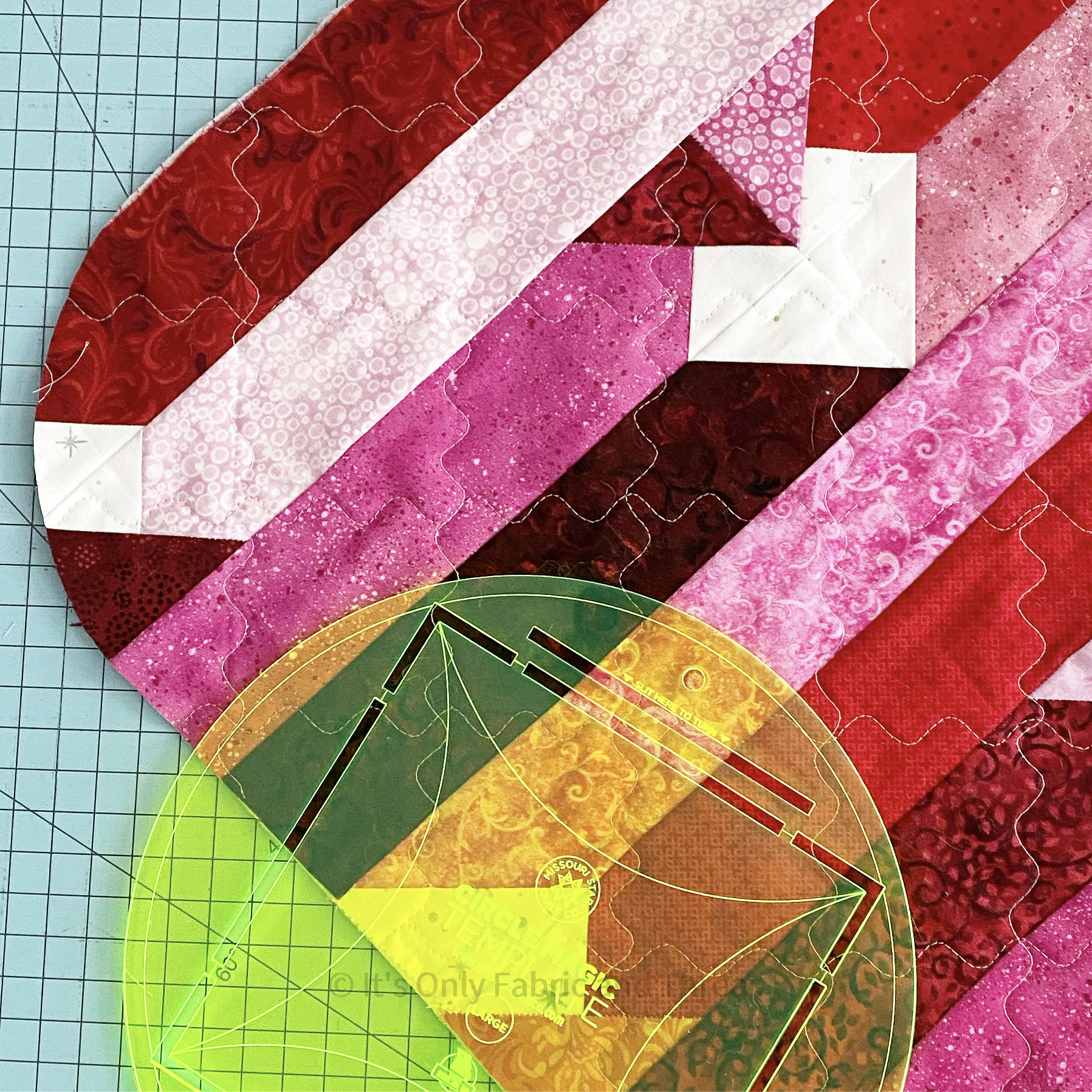 How to Finish Your Quilt with Rounded Corners - It's Only Fabric And Thread